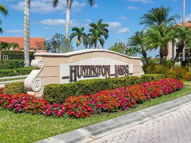 6900 Huntington Lakes Cir #104, Naples, FL 34119