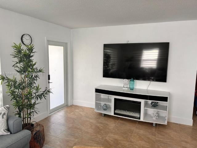 6900 SW 3rd St, Pembroke Pines, FL 33023 | MLS #A11984 | Compass