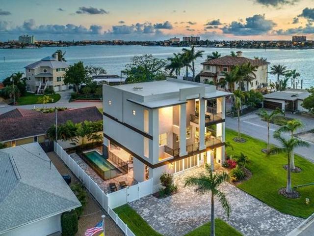 6901 Grande Vista Way S, South Pasadena, FL 33707