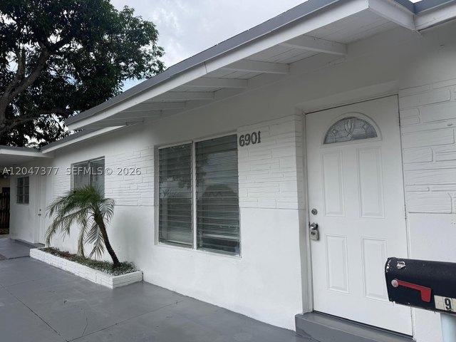 6901 Thomas St, Hollywood, FL 33024