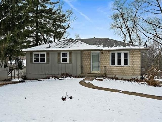 6902 NW Blair Rd, Parkville, MO 64152