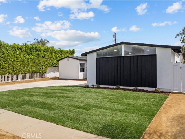 6902 Lasaine Ave, Lake Balboa, CA 91406 | MLS #SR26071 | Compass