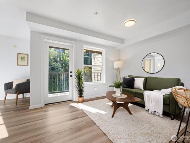 690 32nd St Unit B412, Bellingham, WA 98225