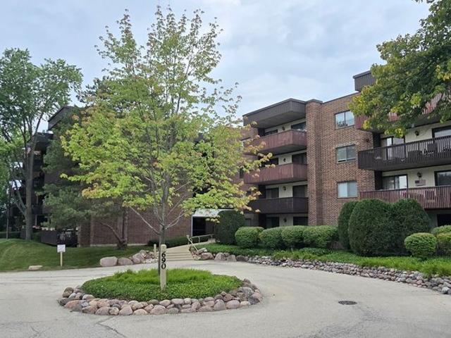 690 Chandler Rd Apt 408, Gurnee, IL 60031