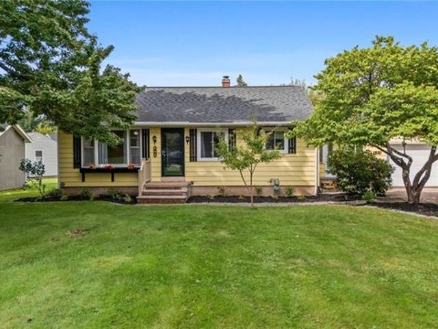 690 Autumn Dr, Amherst, OH 44001