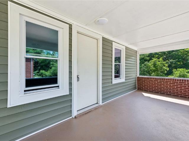 690 Brownstown Rd