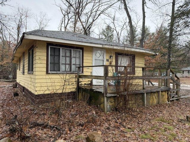 690 E Essex Dr, Idlewild, MI 49642