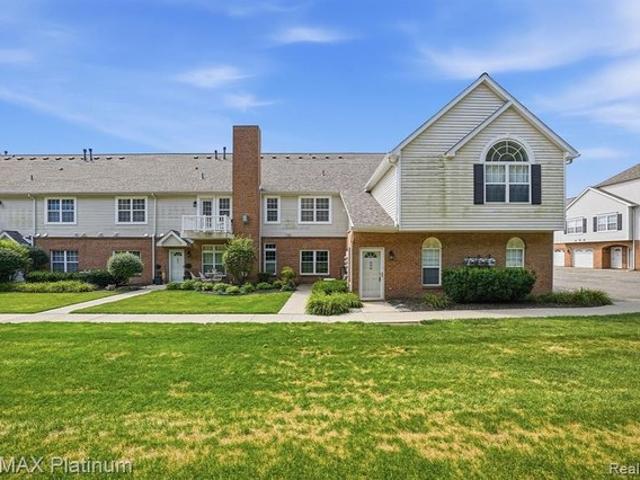 690 Olde English Cir, Howell, MI 48855