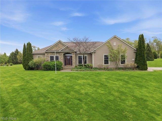 690 Lang Farm Dr, Medina, OH 44256