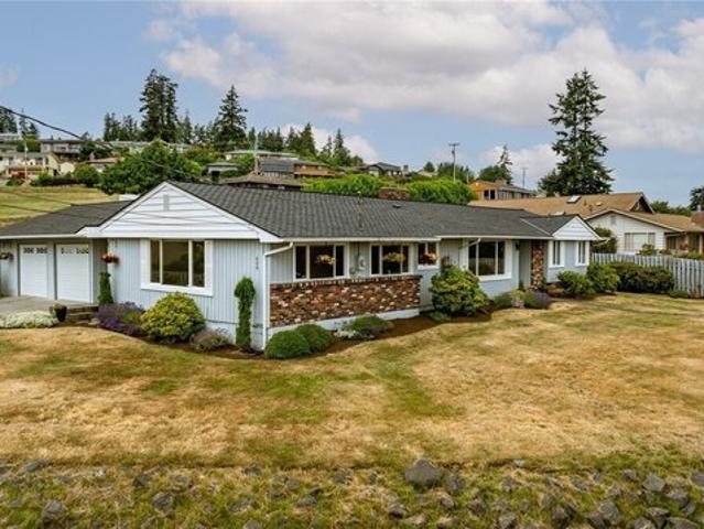 690 Maplewood Loop, Oak Harbor, WA 98277