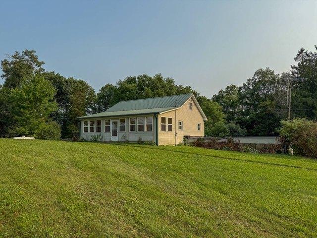 690 Meadow Ln, Sutton, WV 26601