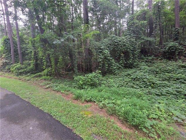 690 N Lake Cir, Oxford, GA 30054