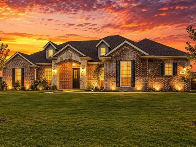 690 Serenity Ln, Red Oak, TX 75154