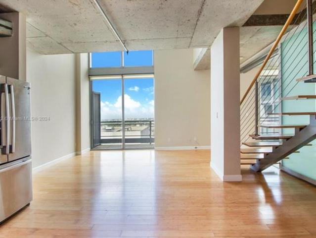 690 SW 1st Ct #PH2 24, Miami, FL 33130