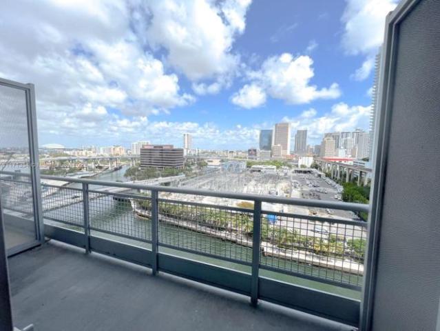 690 SW 1st Ct #1511 Miami, FL 33130