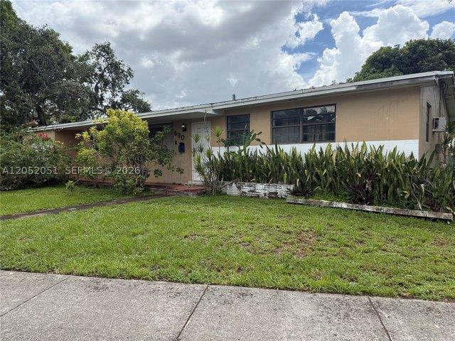 690 W 70th Pl, Hialeah, FL 33014