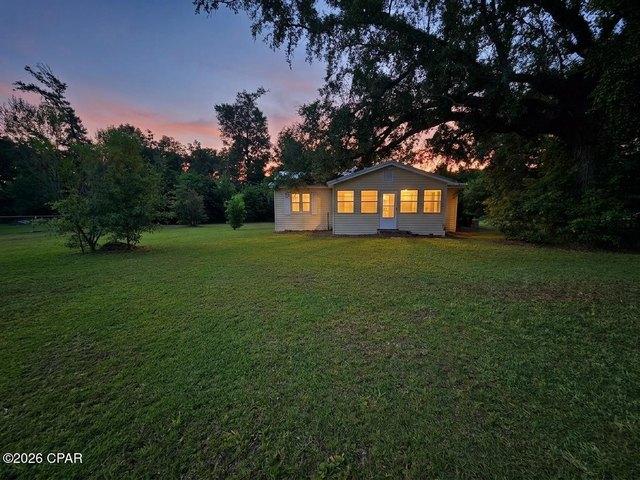 6915 Oak St, Grand Ridge, FL 32442