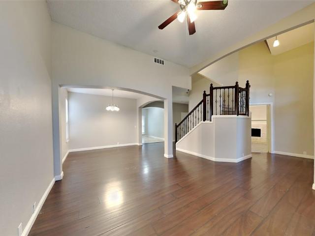 6916 Chateau Drive