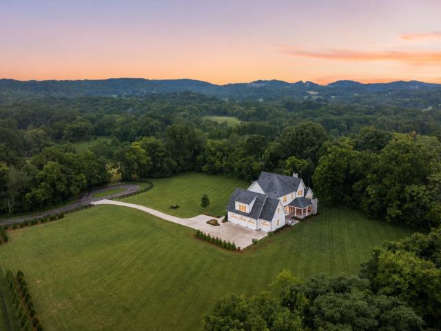 6916 Farm Path Ln