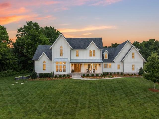 6916 Farm Path Ln, College Grove, TN 37046