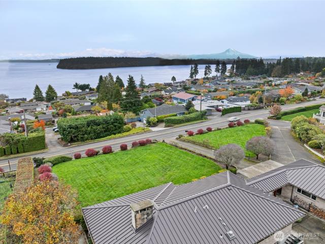 6916 Soundview Dr, Gig Harbor, WA 98335 | MLS #2466 | Compass