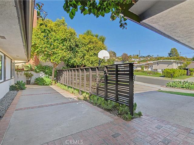 6917 Clovercliff