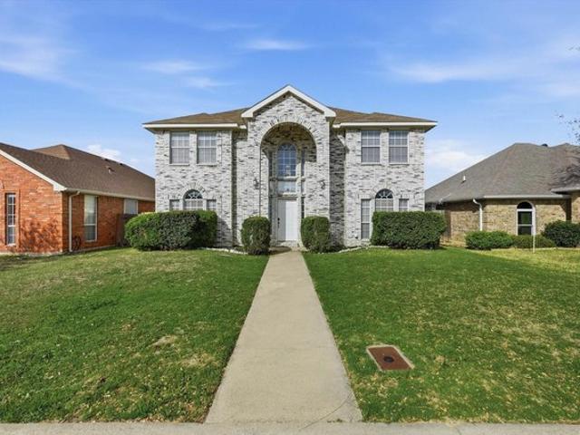 6917 Club Creek Dr, Fort Worth, TX 76137