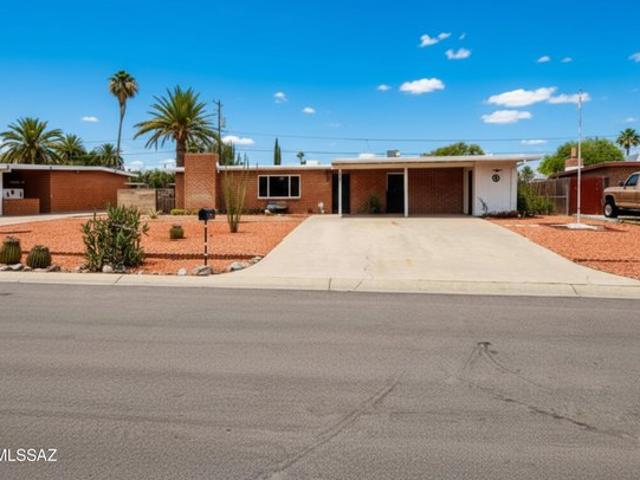 6918 E Calle Centuri, Tucson, AZ 85710