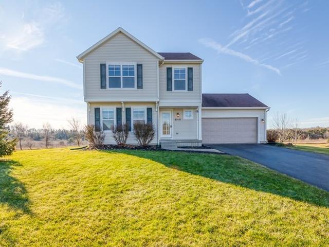6918 Peninsula Dr NE, Rockford, MI 49341