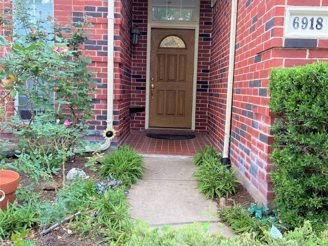 6918 Springcrest Ct, Sugar Land, TX 77479 | MLS #40381 | Compass