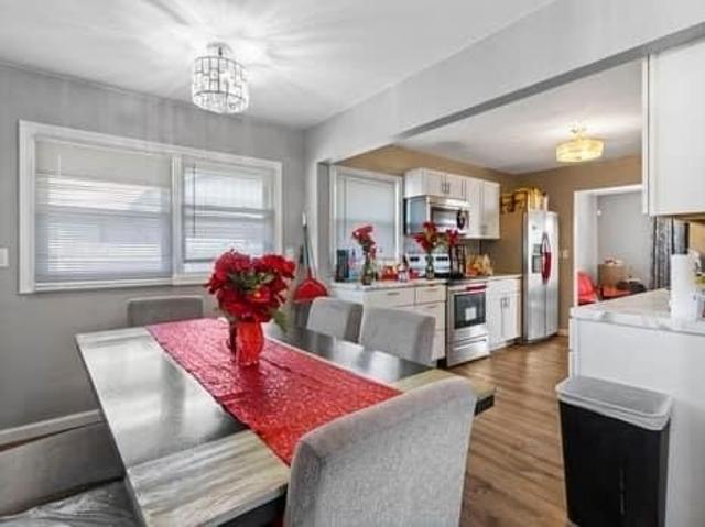 6918 W Grantosa Dr, Milwaukee, WI 53218