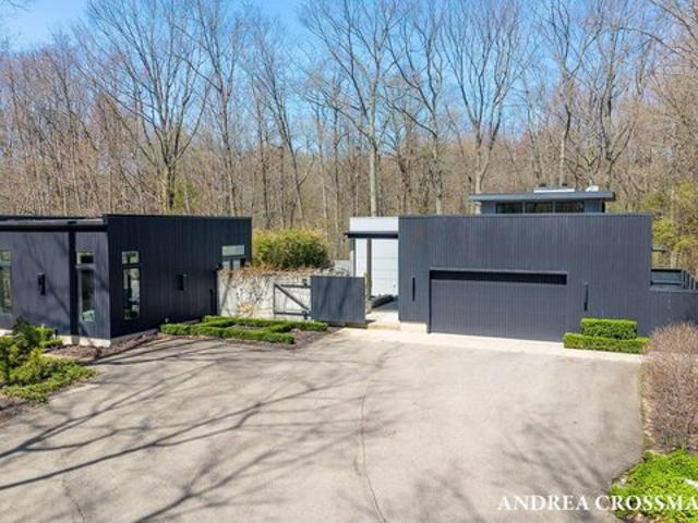 6919 Bendemeer Dr, Fennville, MI 49408