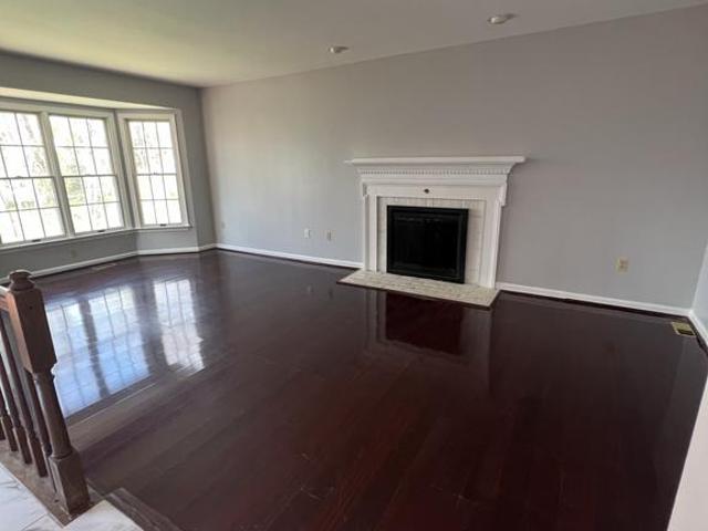 6910 Raven Lane