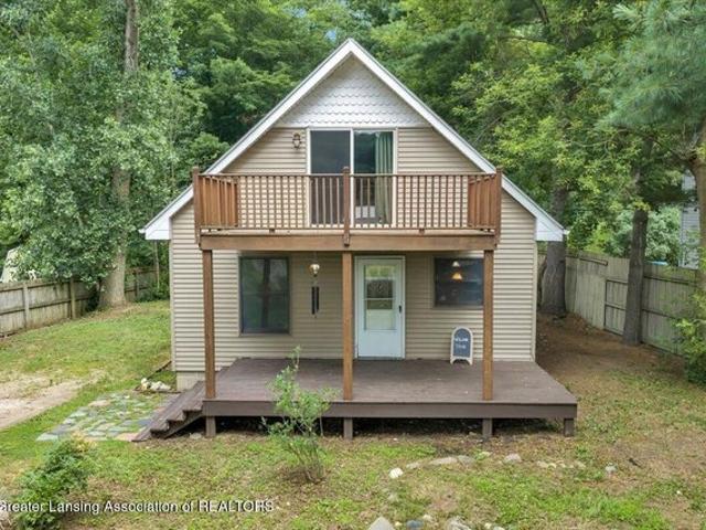 6910 Victoria Shore Dr, Laingsburg, MI 48848