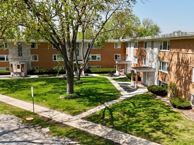 6910 W 109th St, Worth, IL 60482