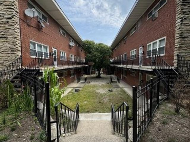 6911 N Ridge Blvd, Chicago, IL 60645