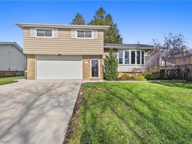 6911 Lantern Ln, Parma Heights, OH 44130