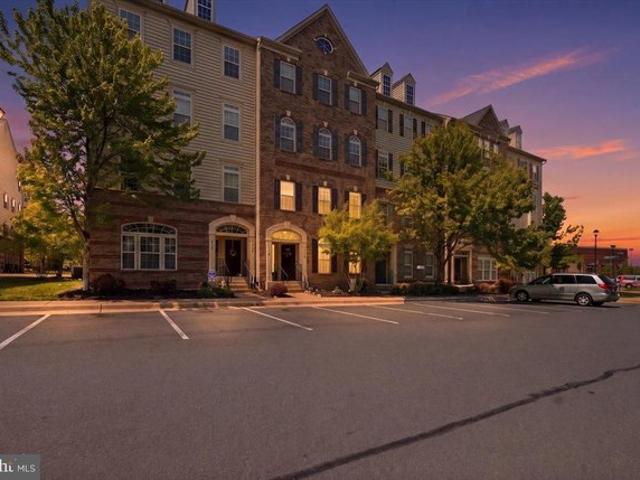 6912 Kona Dr, Gainesville, VA 20155