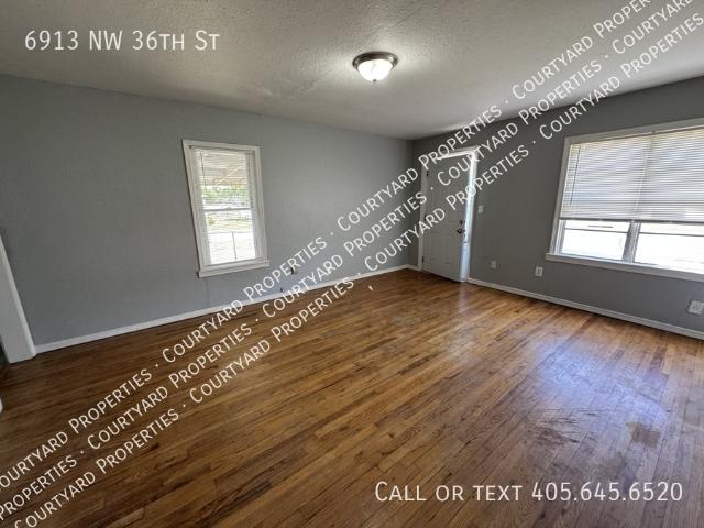 6913 NW 36th St, 1 bed, 1 full bath