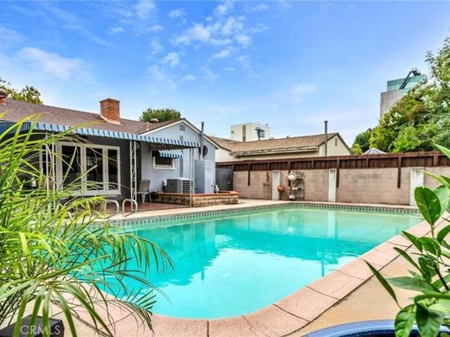 6913 Columbus Ave, Van Nuys, CA 91405