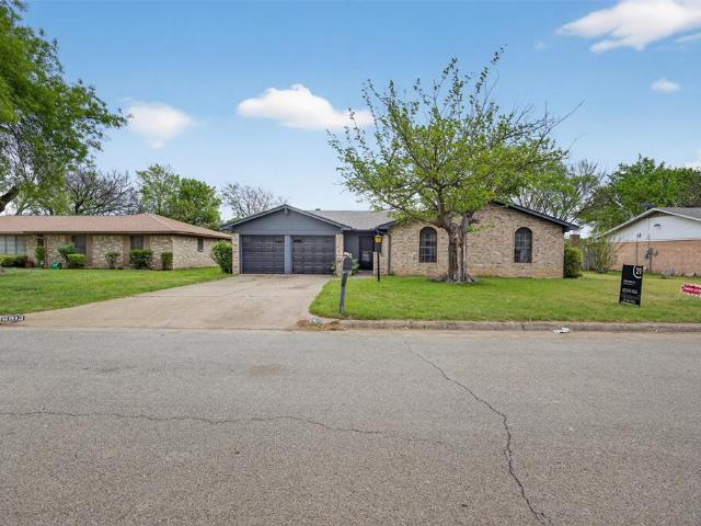 6913 Gettysburg Dr, Forest Hill, TX 76140 | MLS #21208 | Compass