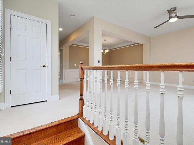 6913 Stanwick Square