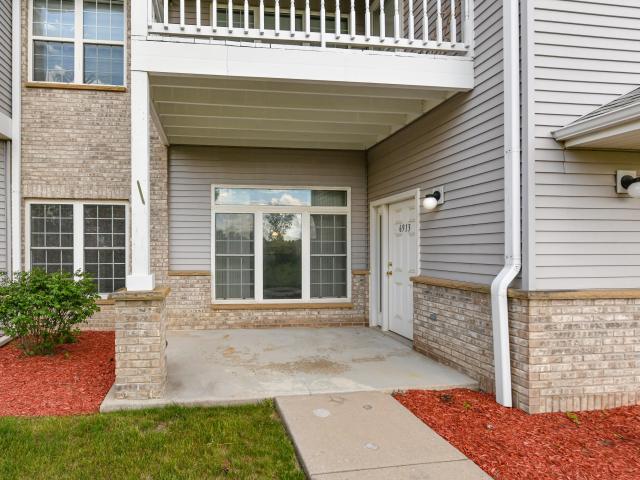 6913 S Rolling Meadows Ct