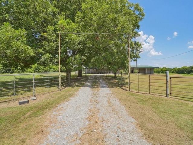 691 S State Highway 78, Bonham, TX 75418