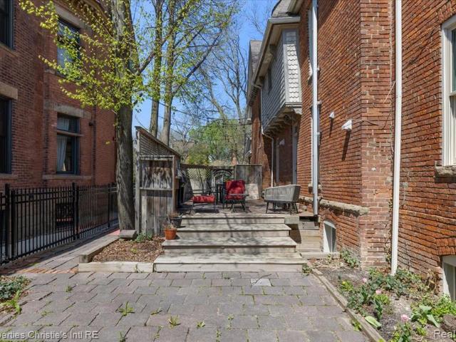 691 w canfield street