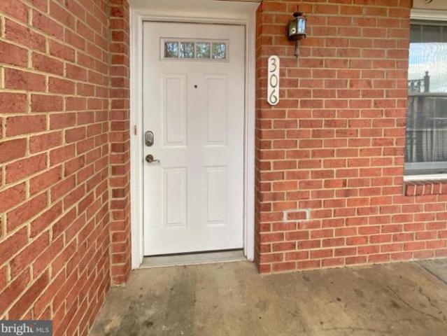 6924 Fairfax Dr #306, Arlington, VA 22213