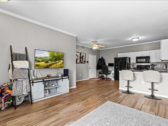 6924 S Rolling Meadows Ct