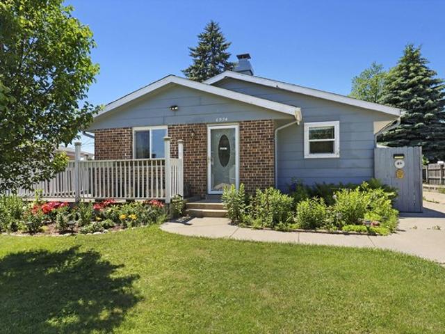 6924 Whitewater St, Caledonia, WI 53402