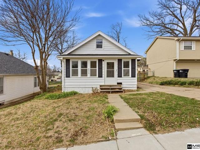 6924 Wirt St, Omaha, NE 68104