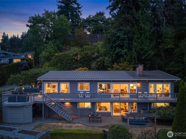 6924 96th Ave SE, Mercer Island, WA 98040